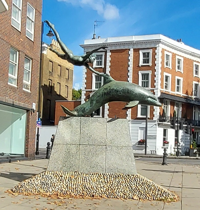 Dolphins and Sphinxes: A stroll on Chelsea Embankment | Lucienne Boyce